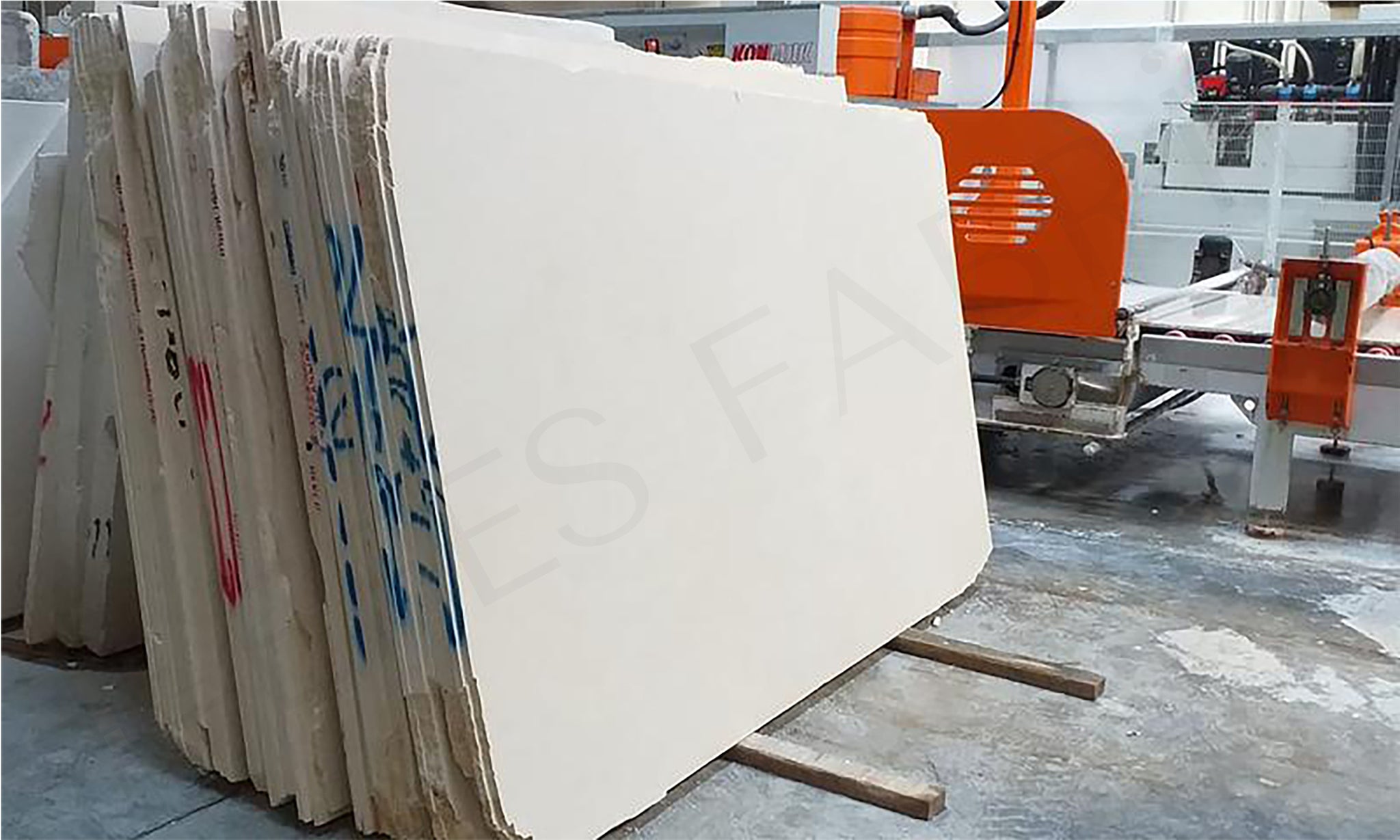 Cloudy Limestone Slab | Natural Stone | Interior & Exterior Design - Fabrikstone