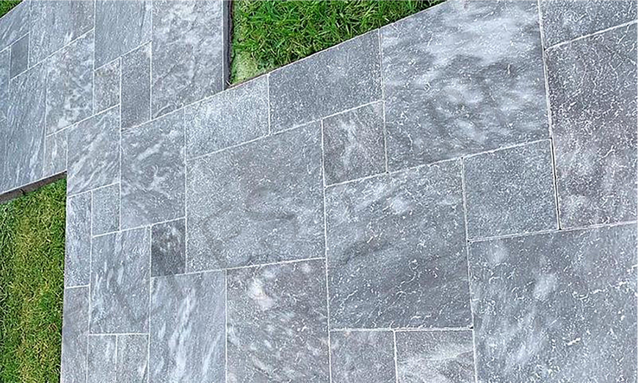 Cumulus Gray Tumbled Marble | Grey | Blue | Natural Stone - Fabrikstone