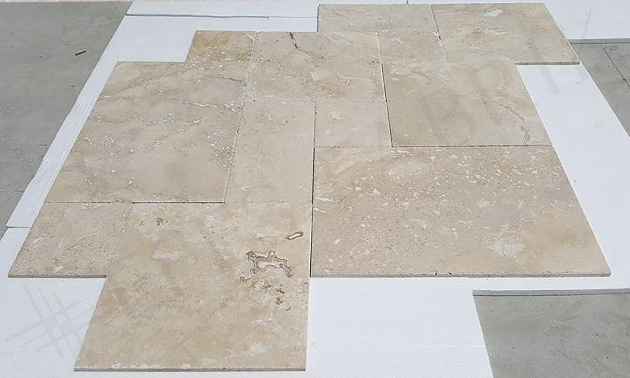 Ivory Rustic Pattern Set Travertine - Fabrikstone
